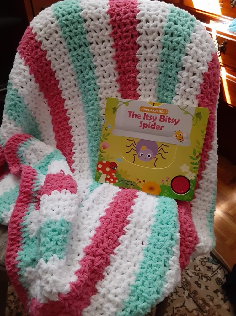 Children Book and Blanket Pairs Part 2- More Ideas! - Daisy Farm Crafts